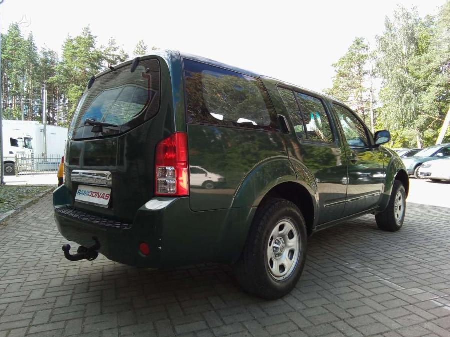 Green Nissan Pathfinder 2007 in Jonava, with an engine capacity of 2.49 L and mileage of 286 thousand km for 2900 €, photo 7 on AUTOMOTO.COM.LV
