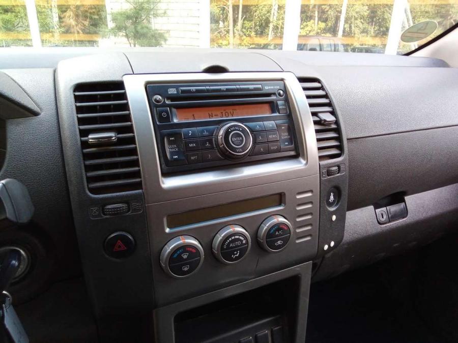 Green Nissan Pathfinder 2007 in Jonava, with an engine capacity of 2.49 L and mileage of 286 thousand km for 2900 €, photo 11 on AUTOMOTO.COM.LV