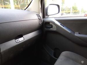 Green Nissan Pathfinder 2007 in Jonava, with an engine capacity of 2.49 L and mileage of 286 thousand km for 2900 €, photo 13 on AUTOMOTO.COM.LV