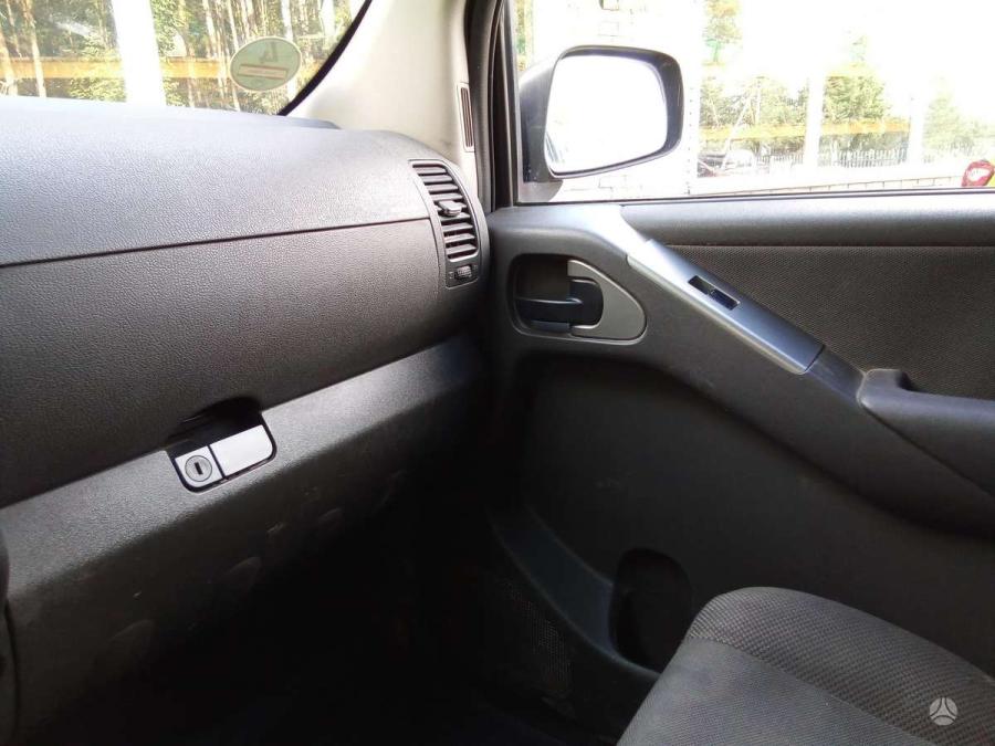Green Nissan Pathfinder 2007 in Jonava, with an engine capacity of 2.49 L and mileage of 286 thousand km for 2900 €, photo 13 on AUTOMOTO.COM.LV