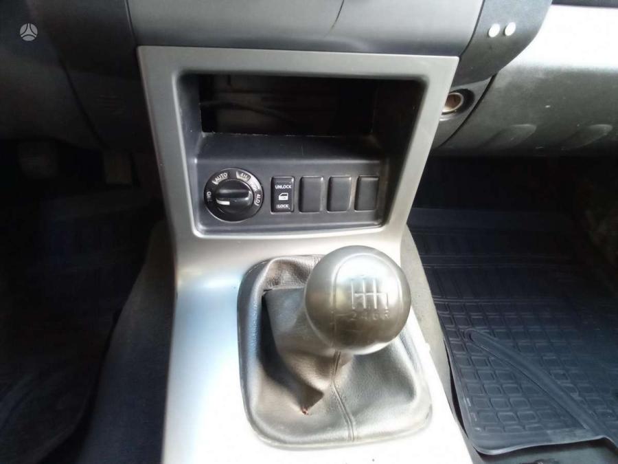 Green Nissan Pathfinder 2007 in Jonava, with an engine capacity of 2.49 L and mileage of 286 thousand km for 2900 €, photo 15 on AUTOMOTO.COM.LV