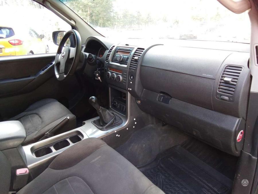 Green Nissan Pathfinder 2007 in Jonava, with an engine capacity of 2.49 L and mileage of 286 thousand km for 2900 €, photo 16 on AUTOMOTO.COM.LV