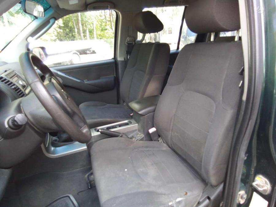 Green Nissan Pathfinder 2007 in Jonava, with an engine capacity of 2.49 L and mileage of 286 thousand km for 2900 €, photo 17 on AUTOMOTO.COM.LV