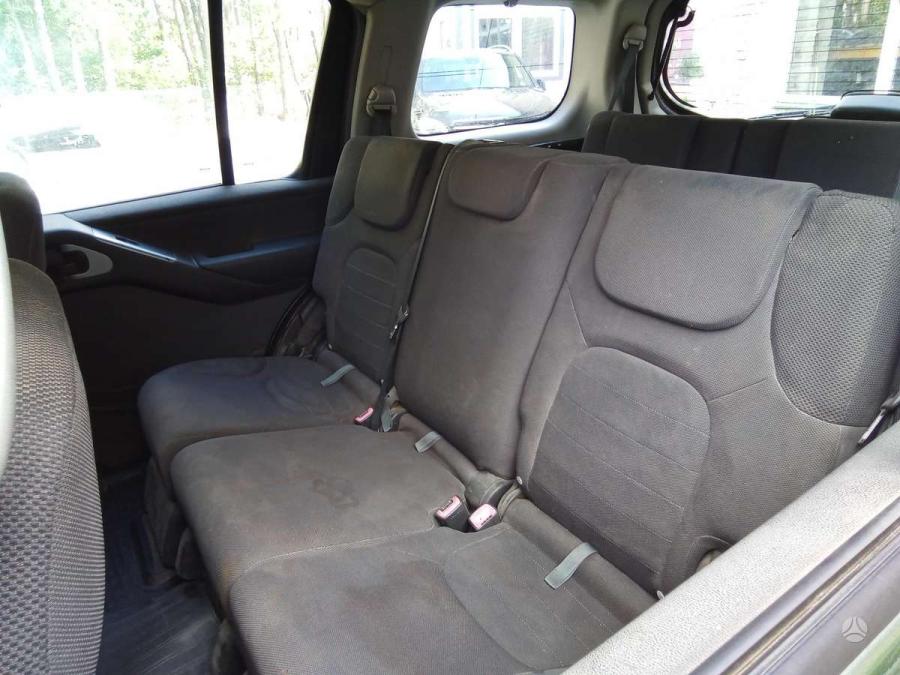 Green Nissan Pathfinder 2007 in Jonava, with an engine capacity of 2.49 L and mileage of 286 thousand km for 2900 €, photo 18 on AUTOMOTO.COM.LV