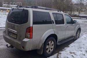 Green Nissan Pathfinder 2008 in Riga, with an engine capacity of 2.50 L and mileage of 257 thousand km for 3800 €, photo 4 on AUTOMOTO.COM.LV