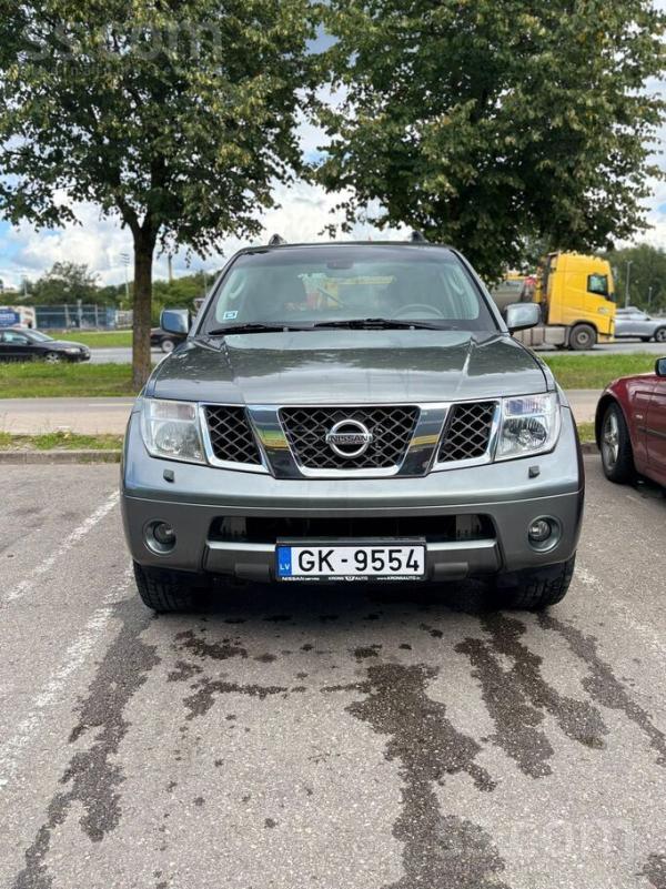 Grey Nissan Pathfinder 2005 in Riga, with an engine capacity of 2.50 L and mileage of 273 thousand km for 4100 €, photo 5 on AUTOMOTO.COM.LV