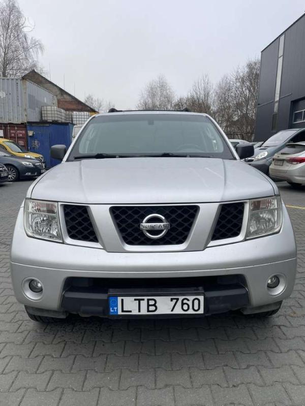 Pelēks Nissan Pathfinder 2005 Kauņa, ar dzinēja tilpumu 2.49 L un nobraukumu 283 tūkst. km par 4700 €, foto 1 vietnē AUTOMOTO.COM.LV