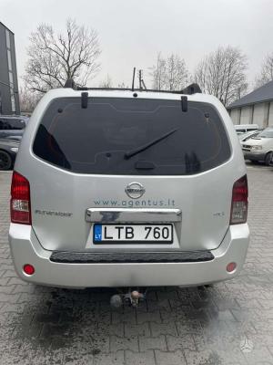 Pelēks Nissan Pathfinder 2005 Kauņa, ar dzinēja tilpumu 2.49 L un nobraukumu 283 tūkst. km par 4700 €, foto 4 vietnē AUTOMOTO.COM.LV