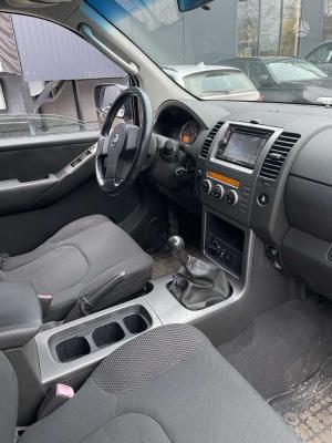 Pelēks Nissan Pathfinder 2005 Kauņa, ar dzinēja tilpumu 2.49 L un nobraukumu 283 tūkst. km par 4700 €, foto 5 vietnē AUTOMOTO.COM.LV