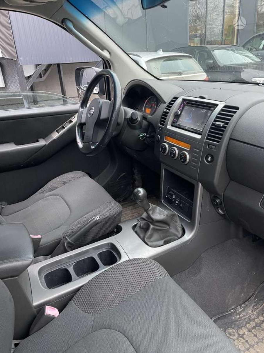 Pelēks Nissan Pathfinder 2005 Kauņa, ar dzinēja tilpumu 2.49 L un nobraukumu 283 tūkst. km par 4700 €, foto 5 vietnē AUTOMOTO.COM.LV