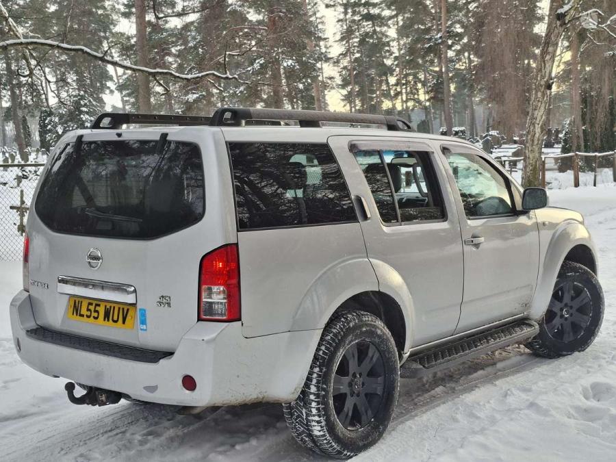 Pelēks Nissan Pathfinder 2005 Šilutė, ar dzinēja tilpumu 2.50 L un nobraukumu 142 tūkst. km par 2800 €, foto 4 vietnē AUTOMOTO.COM.LV