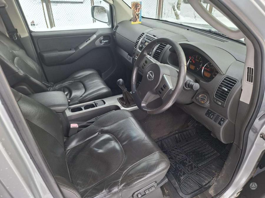 Pelēks Nissan Pathfinder 2005 Šilutė, ar dzinēja tilpumu 2.50 L un nobraukumu 142 tūkst. km par 2800 €, foto 11 vietnē AUTOMOTO.COM.LV