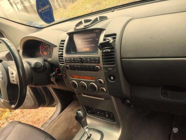 Pelēks Nissan Pathfinder 2005 Joniškis, ar dzinēja tilpumu 0.00 L un nobraukumu 326 tūkst. km par 3000 €, foto 7 vietnē AUTOMOTO.COM.LV