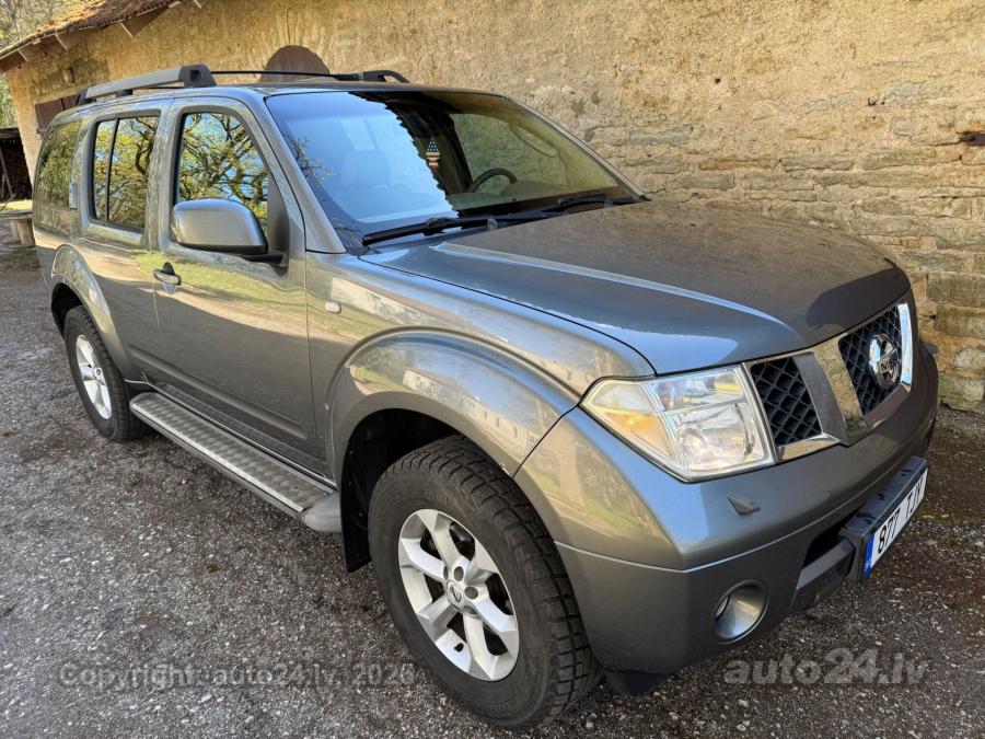 Pelēks Nissan Pathfinder 2005 Rakvere, ar dzinēja tilpumu 2.50 L un nobraukumu 315 tūkst. km par 3799 €, foto 1 vietnē AUTOMOTO.COM.LV