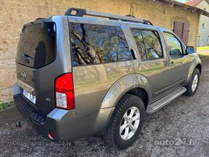 Pelēks Nissan Pathfinder 2005 Rakvere, ar dzinēja tilpumu 2.50 L un nobraukumu 315 tūkst. km par 3799 €, foto 5 vietnē AUTOMOTO.COM.LV