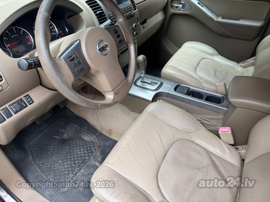 Pelēks Nissan Pathfinder 2005 Rakvere, ar dzinēja tilpumu 2.50 L un nobraukumu 315 tūkst. km par 3799 €, foto 9 vietnē AUTOMOTO.COM.LV