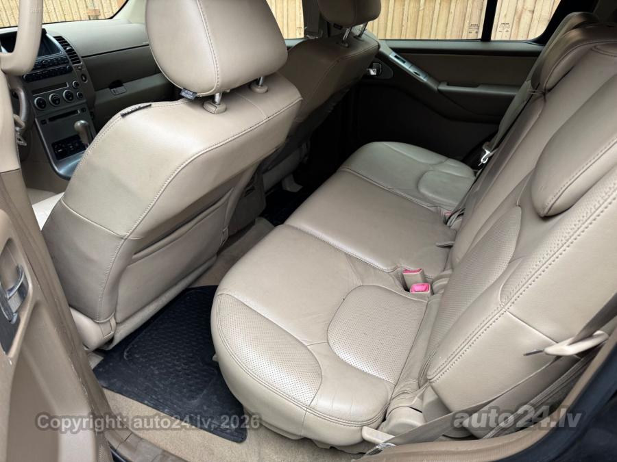 Pelēks Nissan Pathfinder 2005 Rakvere, ar dzinēja tilpumu 2.50 L un nobraukumu 315 tūkst. km par 3799 €, foto 10 vietnē AUTOMOTO.COM.LV