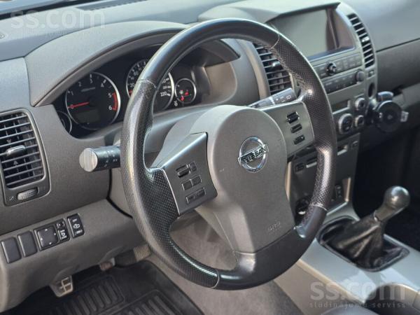 Grey Nissan Pathfinder 2005 in Riga, with an engine capacity of 2.50 L and mileage of 307 thousand km for 5500 €, photo 9 on AUTOMOTO.COM.LV
