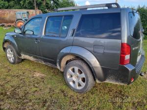 Grey Nissan Pathfinder 2005 in Otepaa, with an engine capacity of 2.50 L and mileage of 0 thousand km for 1399 €, photo 4 on AUTOMOTO.COM.LV