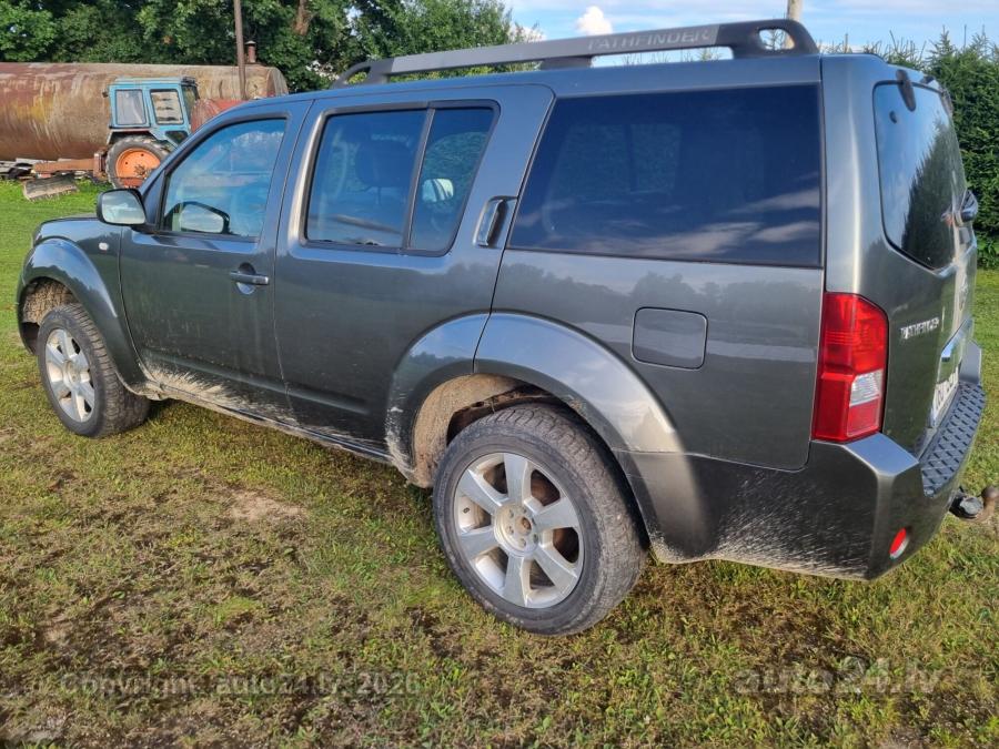 Grey Nissan Pathfinder 2005 in Otepaa, with an engine capacity of 2.50 L and mileage of 0 thousand km for 1399 €, photo 4 on AUTOMOTO.COM.LV