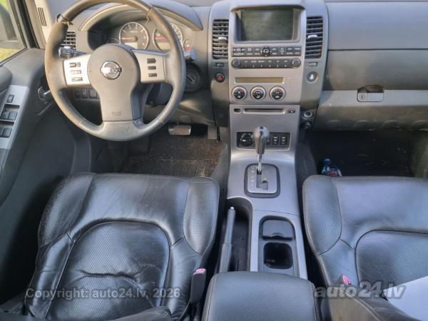 Grey Nissan Pathfinder 2005 in Otepaa, with an engine capacity of 2.50 L and mileage of 0 thousand km for 1399 €, photo 5 on AUTOMOTO.COM.LV
