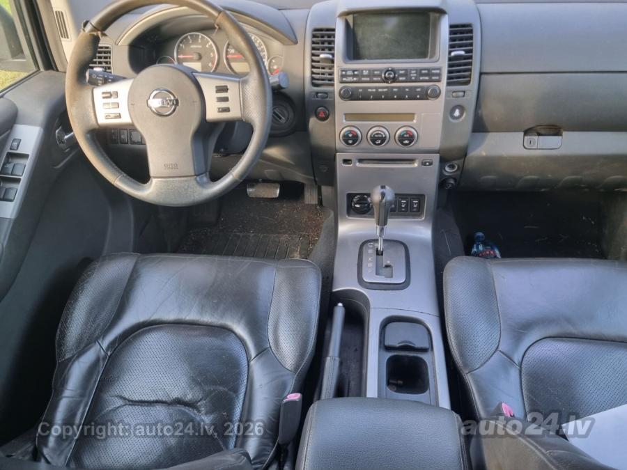 Grey Nissan Pathfinder 2005 in Otepaa, with an engine capacity of 2.50 L and mileage of 0 thousand km for 1399 €, photo 6 on AUTOMOTO.COM.LV