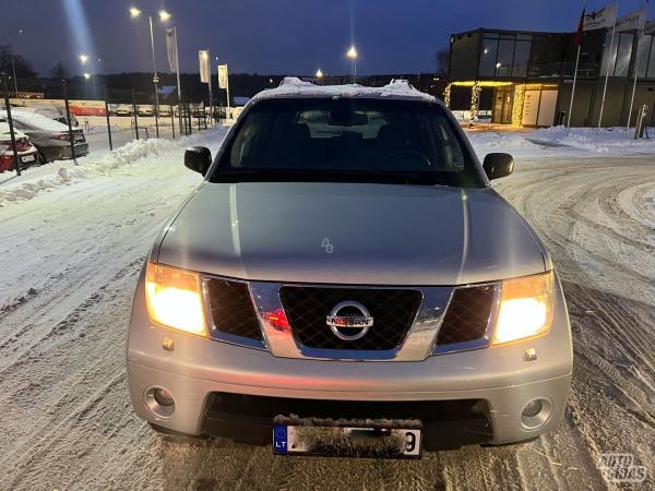 Pelēks Nissan Pathfinder 2006 Viļņa, ar dzinēja tilpumu 2.50 L un nobraukumu 260 tūkst. km par 3850 €, foto 3 vietnē AUTOMOTO.COM.LV