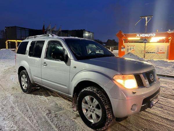 Pelēks Nissan Pathfinder 2006 Viļņa, ar dzinēja tilpumu 2.50 L un nobraukumu 260 tūkst. km par 3850 €, foto 4 vietnē AUTOMOTO.COM.LV