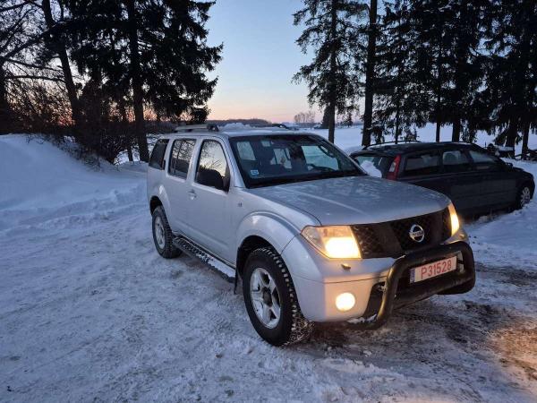 Pelēks Nissan Pathfinder 2006 Viļņa, ar dzinēja tilpumu 2.50 L un nobraukumu 395 tūkst. km par 2950 €, foto 2 vietnē AUTOMOTO.COM.LV