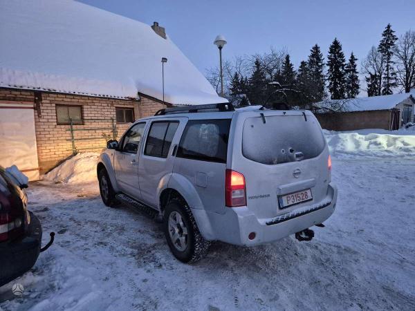 Pelēks Nissan Pathfinder 2006 Viļņa, ar dzinēja tilpumu 2.50 L un nobraukumu 395 tūkst. km par 2950 €, foto 6 vietnē AUTOMOTO.COM.LV