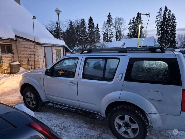 Pelēks Nissan Pathfinder 2006 Viļņa, ar dzinēja tilpumu 2.50 L un nobraukumu 395 tūkst. km par 2950 €, foto 7 vietnē AUTOMOTO.COM.LV