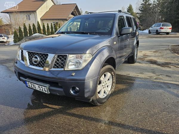 Pelēks Nissan Pathfinder 2006 Kauņa, ar dzinēja tilpumu 2.50 L un nobraukumu 270 tūkst. km par 4300 €, foto 4 vietnē AUTOMOTO.COM.LV