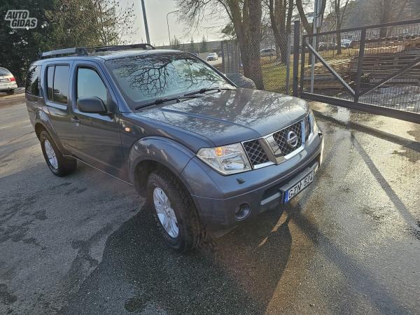 Pelēks Nissan Pathfinder 2006 Kauņa, ar dzinēja tilpumu 2.50 L un nobraukumu 270 tūkst. km par 4300 €, foto 5 vietnē AUTOMOTO.COM.LV