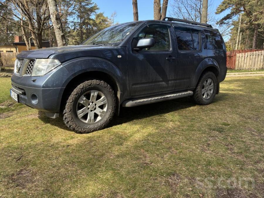 Pelēks Nissan Pathfinder 2006 Jūrmala, ar dzinēja tilpumu 2.50 L un nobraukumu 270 tūkst. km par 5450 €, foto 1 vietnē AUTOMOTO.COM.LV