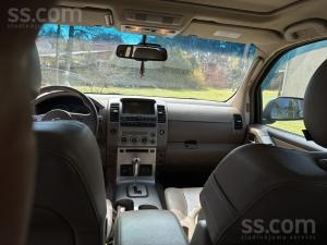 Pelēks Nissan Pathfinder 2006 Jūrmala, ar dzinēja tilpumu 2.50 L un nobraukumu 270 tūkst. km par 5450 €, foto 11 vietnē AUTOMOTO.COM.LV