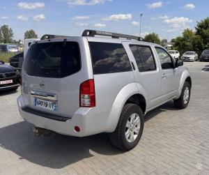 Grey Nissan Pathfinder 2006 in Taurage, with an engine capacity of 2.49 L and mileage of 336 thousand km for 5500 €, photo 4 on AUTOMOTO.COM.LV