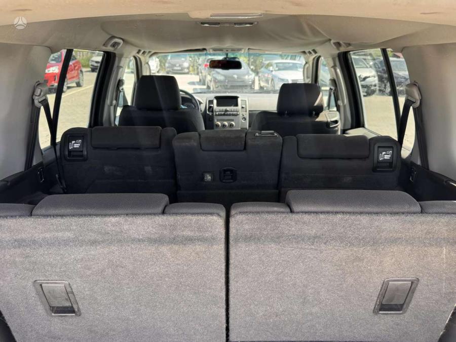Grey Nissan Pathfinder 2006 in Taurage, with an engine capacity of 2.49 L and mileage of 336 thousand km for 5500 €, photo 9 on AUTOMOTO.COM.LV