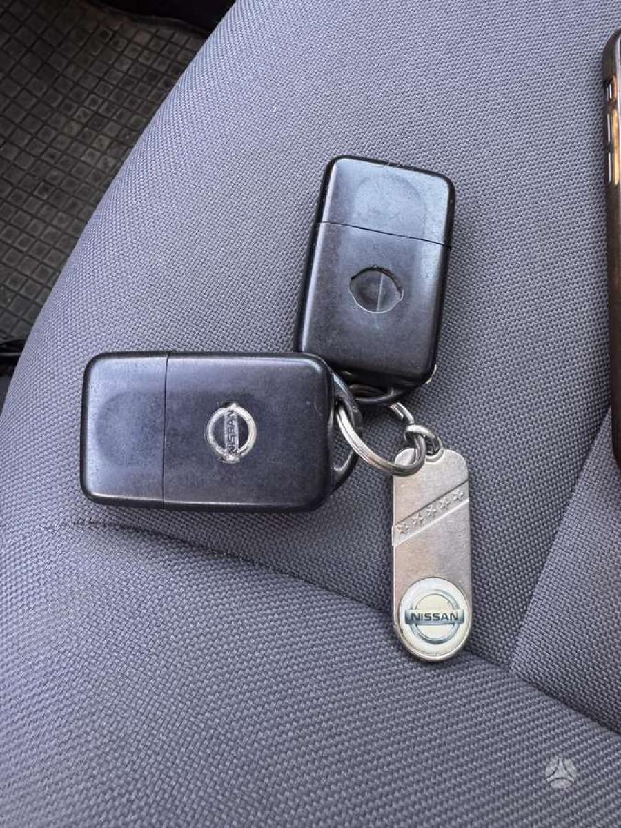 Grey Nissan Pathfinder 2006 in Taurage, with an engine capacity of 2.49 L and mileage of 336 thousand km for 5500 €, photo 15 on AUTOMOTO.COM.LV