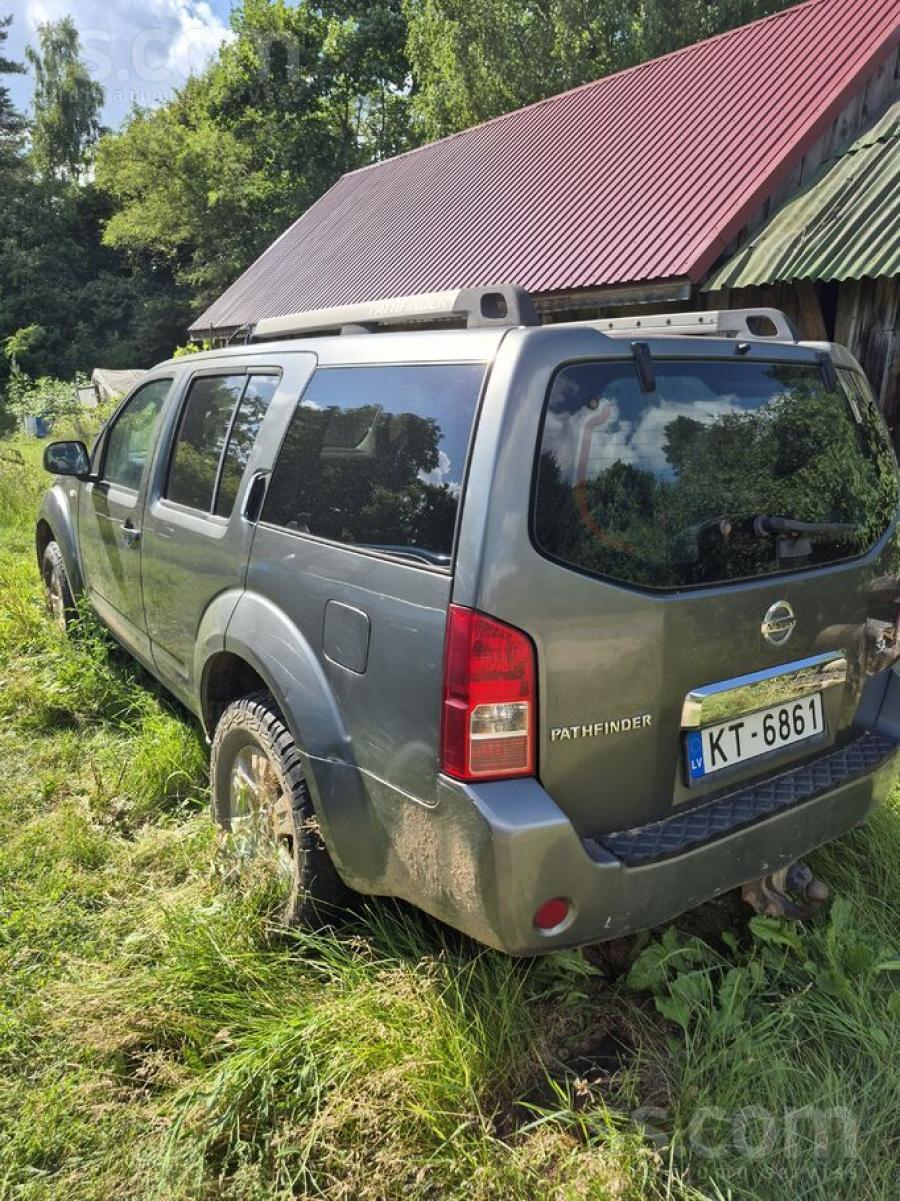 Pelēks Nissan Pathfinder 2006 Rīga, ar dzinēja tilpumu 2.50 L un nobraukumu 325 tūkst. km par 1800 €, foto 3 vietnē AUTOMOTO.COM.LV