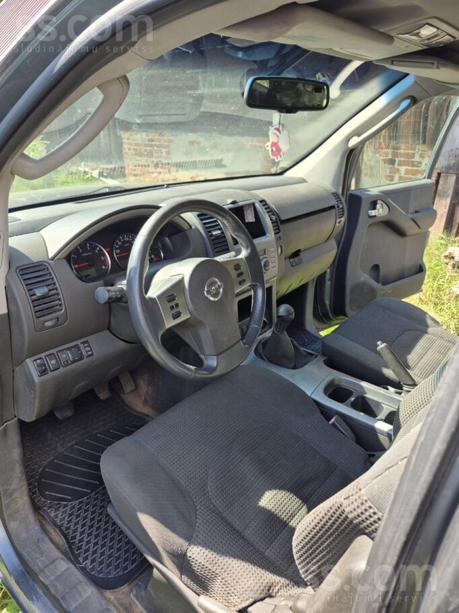 Pelēks Nissan Pathfinder 2006 Rīga, ar dzinēja tilpumu 2.50 L un nobraukumu 325 tūkst. km par 1800 €, foto 5 vietnē AUTOMOTO.COM.LV