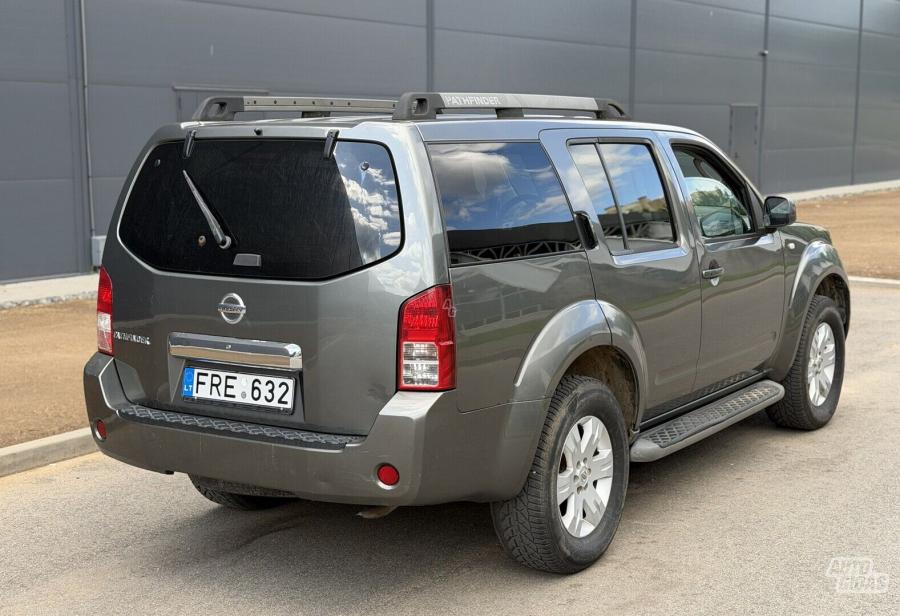 Pelēks Nissan Pathfinder 2006 Viļņa, ar dzinēja tilpumu 2.50 L un nobraukumu 360 tūkst. km par 2950 €, foto 4 vietnē AUTOMOTO.COM.LV