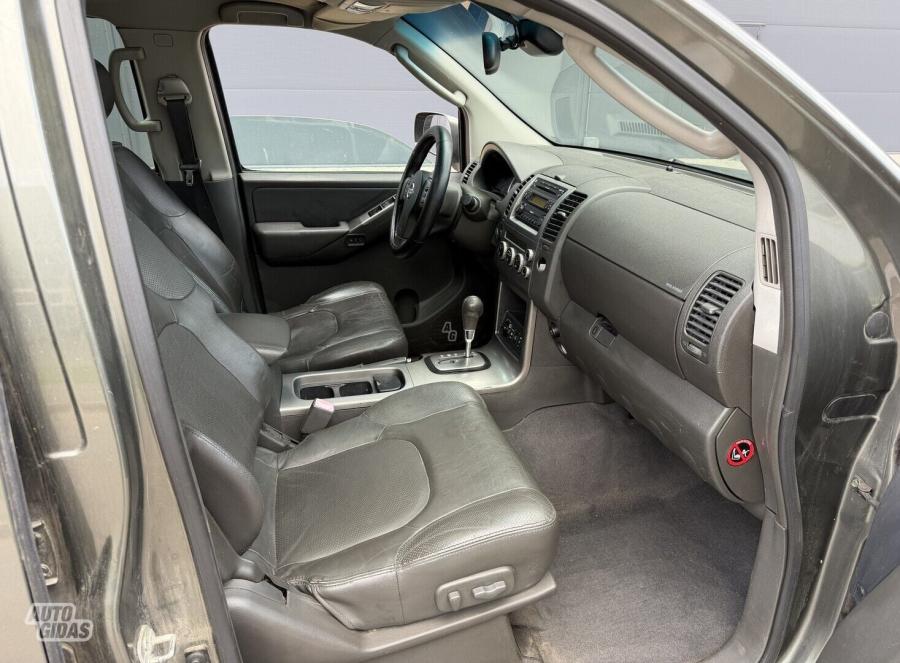 Pelēks Nissan Pathfinder 2006 Viļņa, ar dzinēja tilpumu 2.50 L un nobraukumu 360 tūkst. km par 2950 €, foto 11 vietnē AUTOMOTO.COM.LV