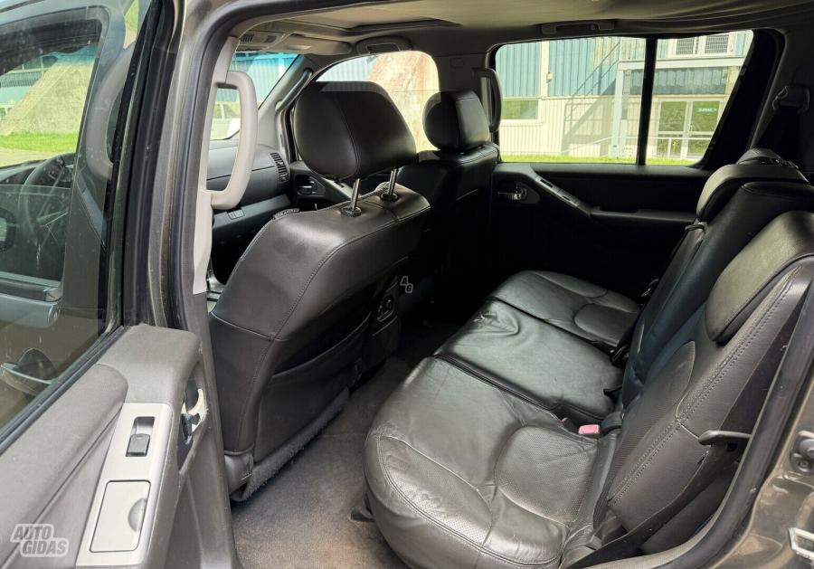 Pelēks Nissan Pathfinder 2006 Viļņa, ar dzinēja tilpumu 2.50 L un nobraukumu 360 tūkst. km par 2950 €, foto 13 vietnē AUTOMOTO.COM.LV