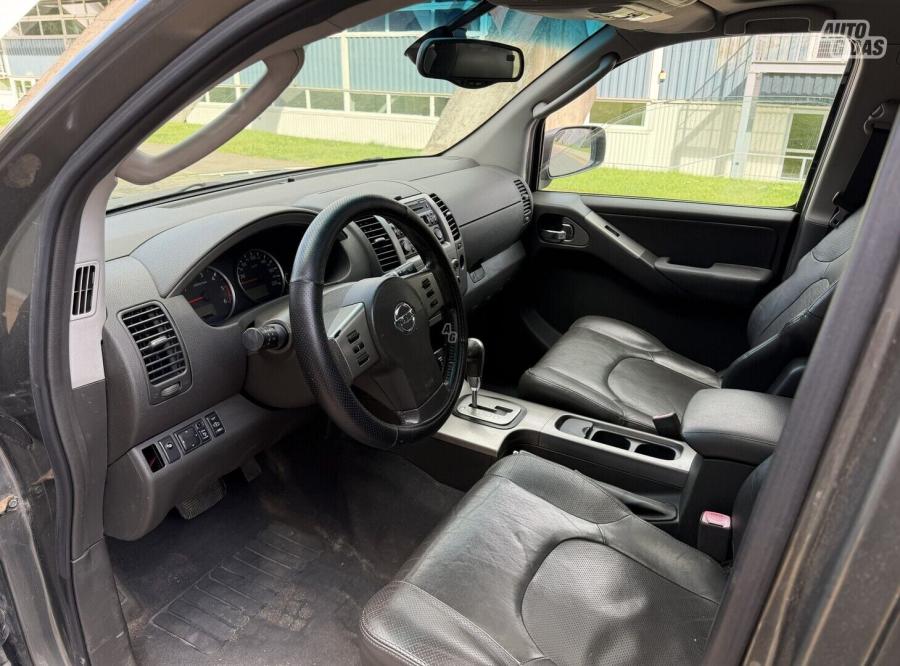 Pelēks Nissan Pathfinder 2006 Viļņa, ar dzinēja tilpumu 2.50 L un nobraukumu 360 tūkst. km par 2950 €, foto 15 vietnē AUTOMOTO.COM.LV