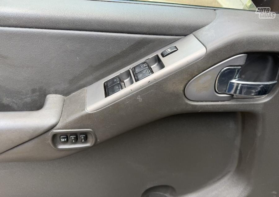 Pelēks Nissan Pathfinder 2006 Viļņa, ar dzinēja tilpumu 2.50 L un nobraukumu 360 tūkst. km par 2950 €, foto 17 vietnē AUTOMOTO.COM.LV