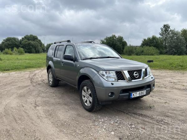 Pelēks Nissan Pathfinder 2006 Rīga, ar dzinēja tilpumu 2.50 L un nobraukumu 325 tūkst. km par 2000 €, foto 1 vietnē AUTOMOTO.COM.LV