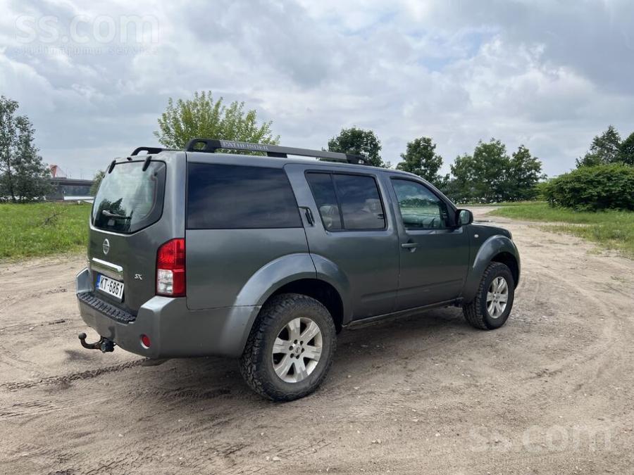 Pelēks Nissan Pathfinder 2006 Rīga, ar dzinēja tilpumu 2.50 L un nobraukumu 325 tūkst. km par 2000 €, foto 4 vietnē AUTOMOTO.COM.LV