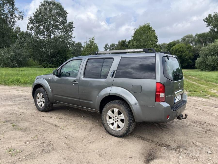 Pelēks Nissan Pathfinder 2006 Rīga, ar dzinēja tilpumu 2.50 L un nobraukumu 325 tūkst. km par 2000 €, foto 5 vietnē AUTOMOTO.COM.LV