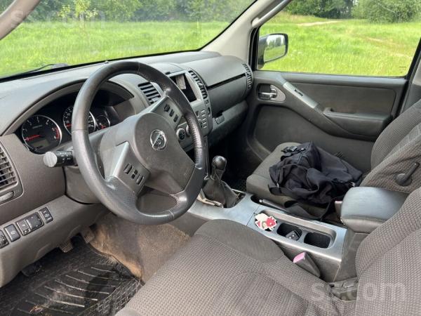 Pelēks Nissan Pathfinder 2006 Rīga, ar dzinēja tilpumu 2.50 L un nobraukumu 325 tūkst. km par 2000 €, foto 5 vietnē AUTOMOTO.COM.LV