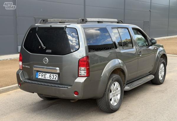 Pelēks Nissan Pathfinder 2006 Viļņa, ar dzinēja tilpumu 2.50 L un nobraukumu 360 tūkst. km par 2750 €, foto 3 vietnē AUTOMOTO.COM.LV